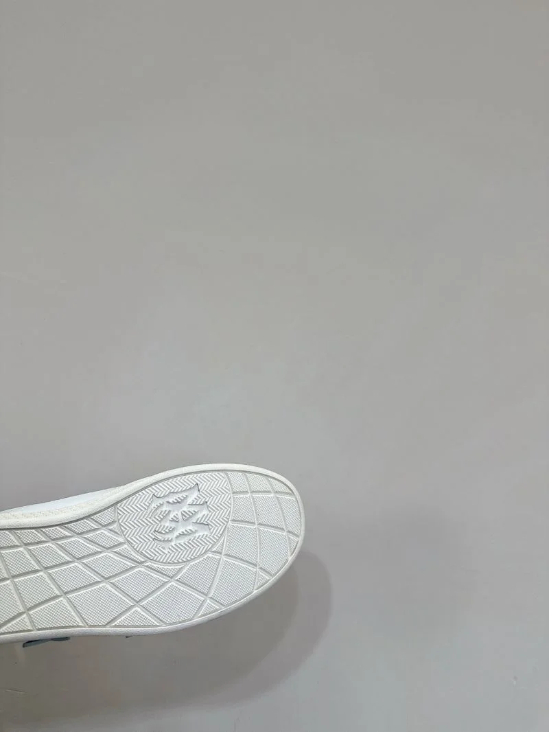 Accurate model Amiri Shoes