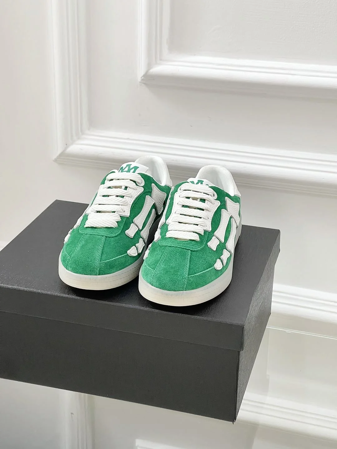 Accurate model Amiri Shoes