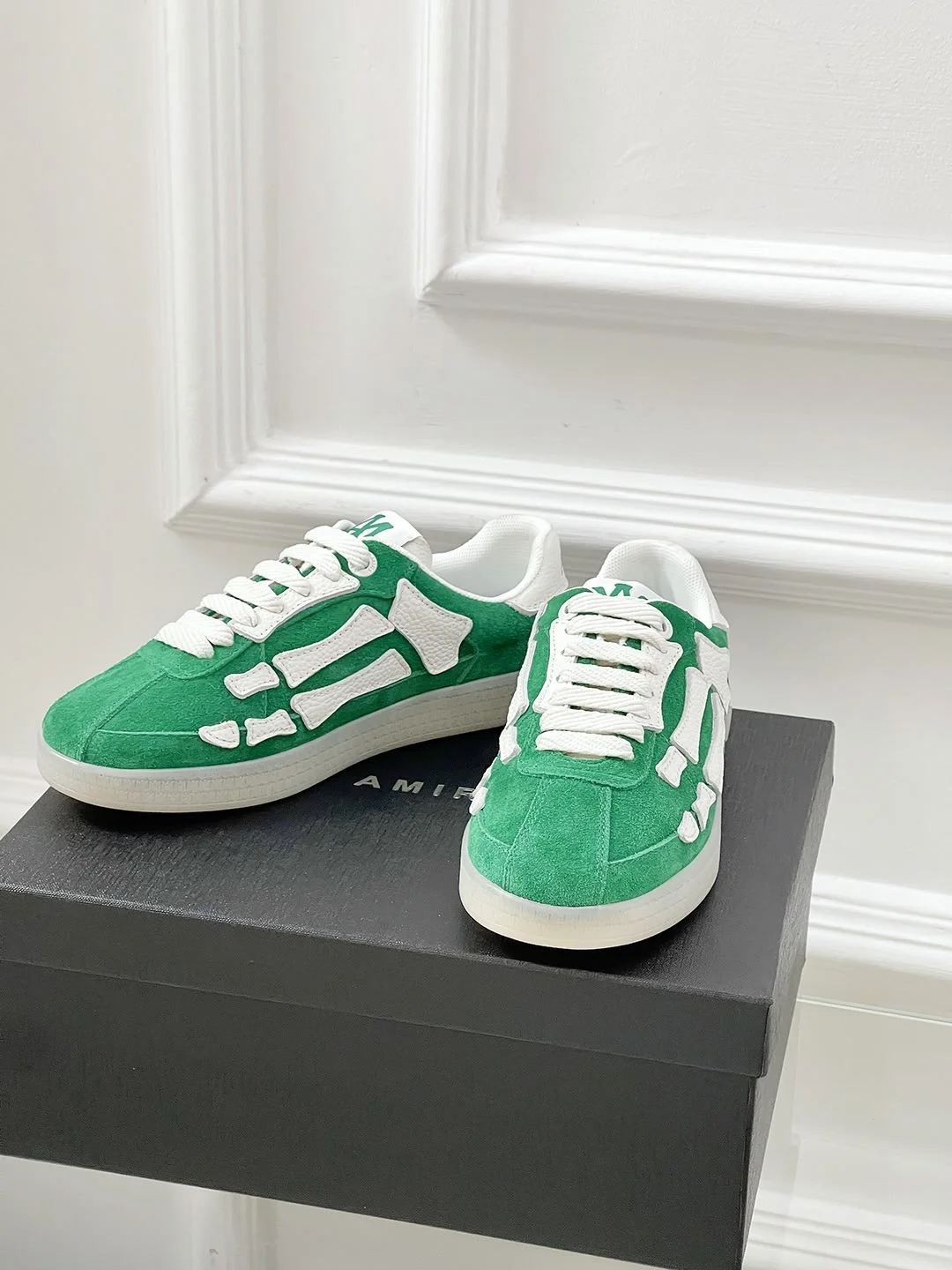 Accurate model Amiri Shoes