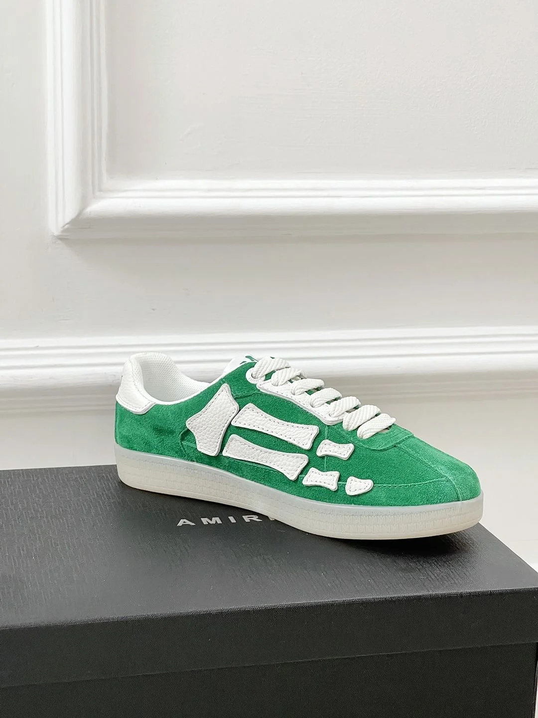 Accurate model Amiri Shoes