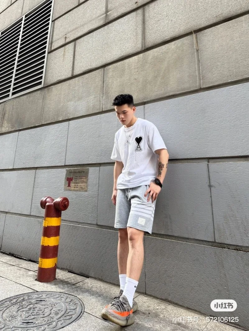 Accurate model Amiri T-Shirts