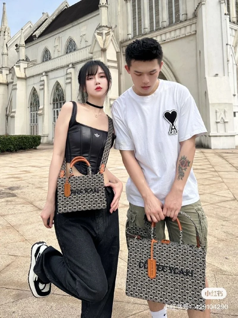 Accurate model Amiri T-Shirts