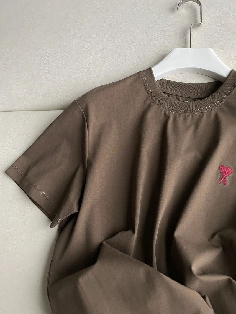 Indistinguishable Amiri T-Shirts