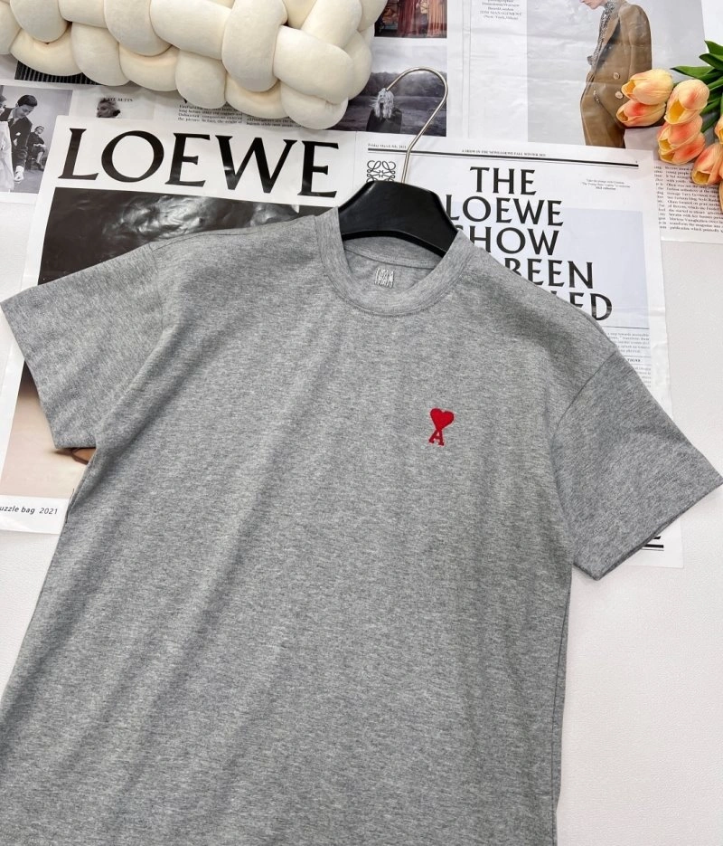 Indistinguishable Amiri T-Shirts