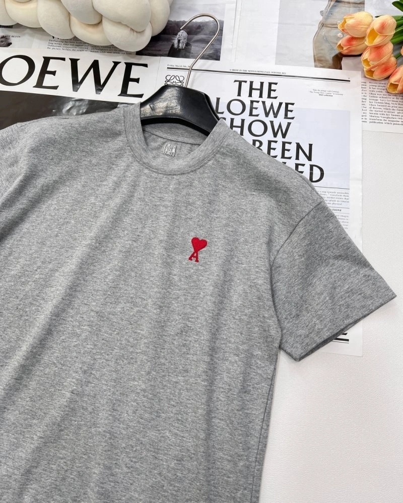 Indistinguishable Amiri T-Shirts