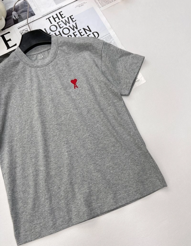 Indistinguishable Amiri T-Shirts