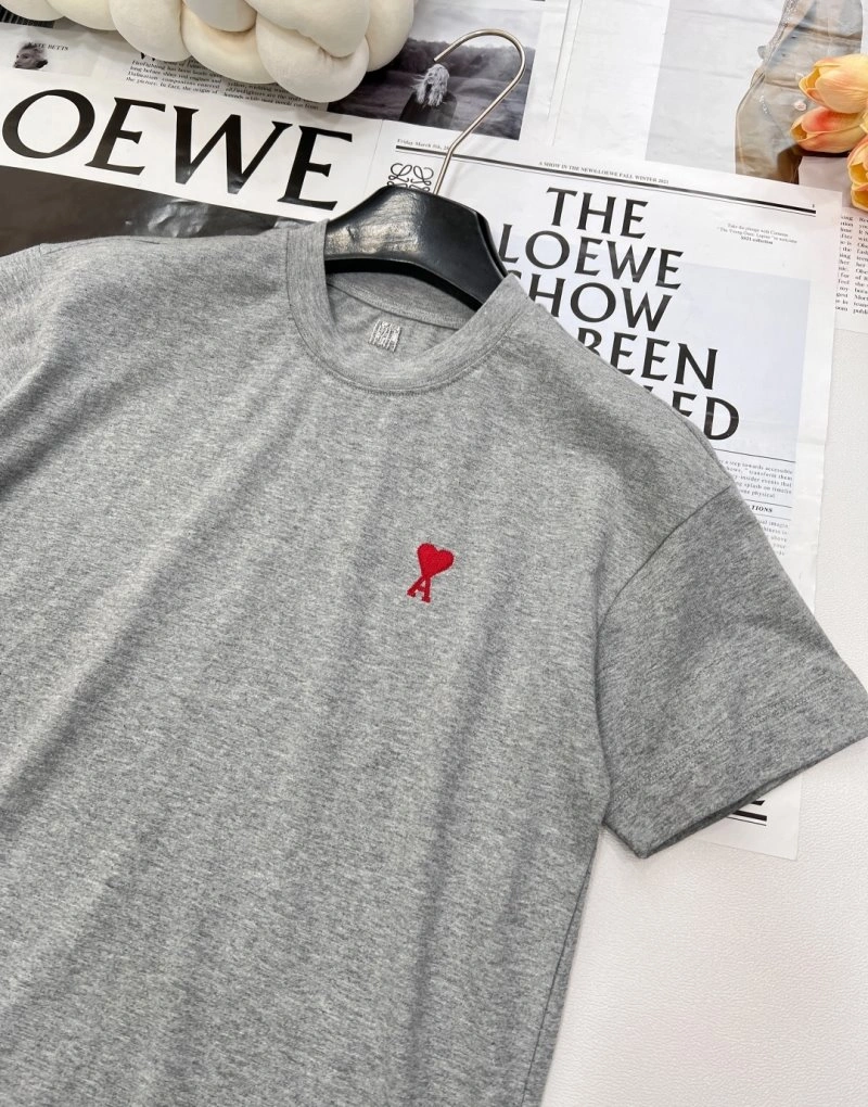 Indistinguishable Amiri T-Shirts