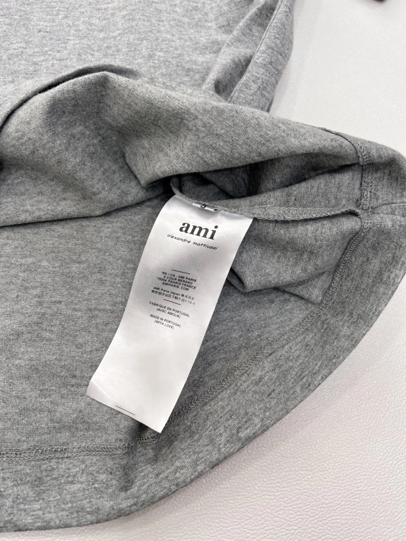 Indistinguishable Amiri T-Shirts