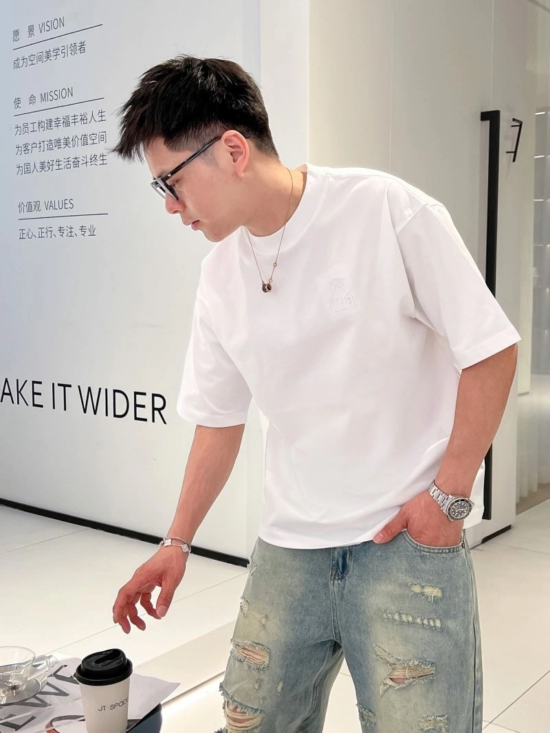 Accurate model Amiri T-Shirts
