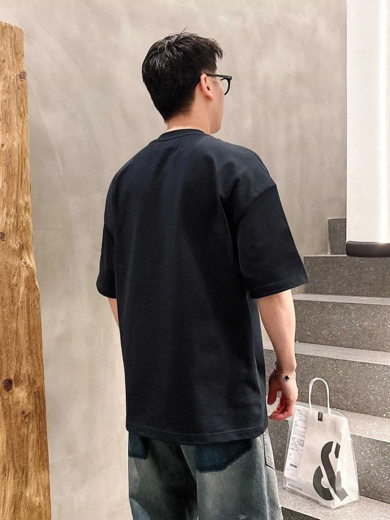 Indistinguishable Amiri T-Shirts