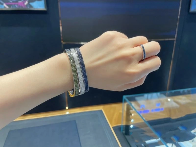 Bargain Apm Bracelets