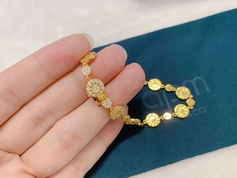 Cut-rate Apm Bracelets