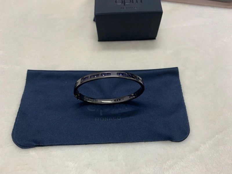 Cut-rate Apm Bracelets