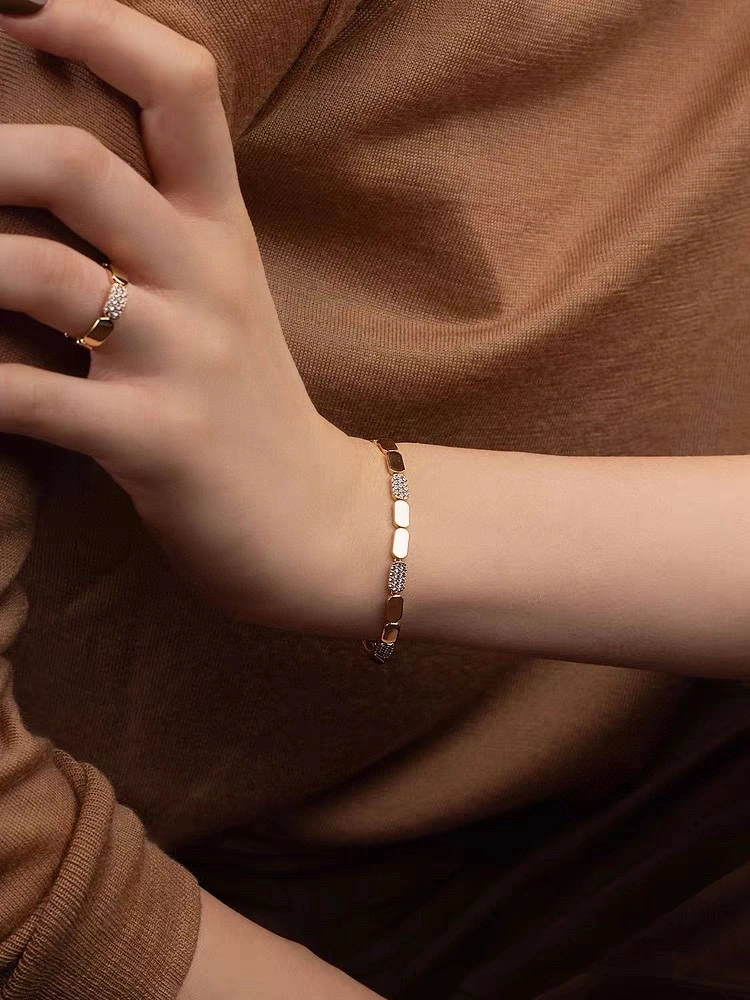 Top match Apm Bracelets
