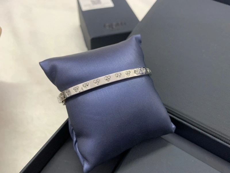 Budget-friendly Apm Bracelets