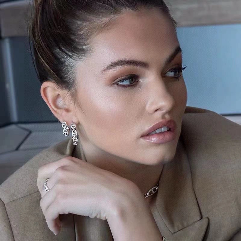 Accurate model Apm Earrings