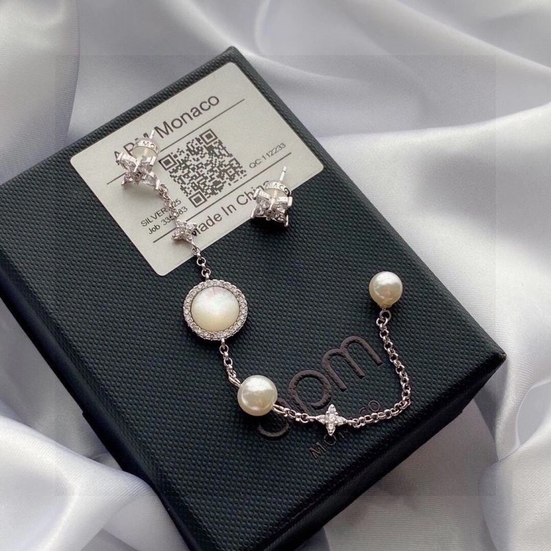 Top match Apm Earrings