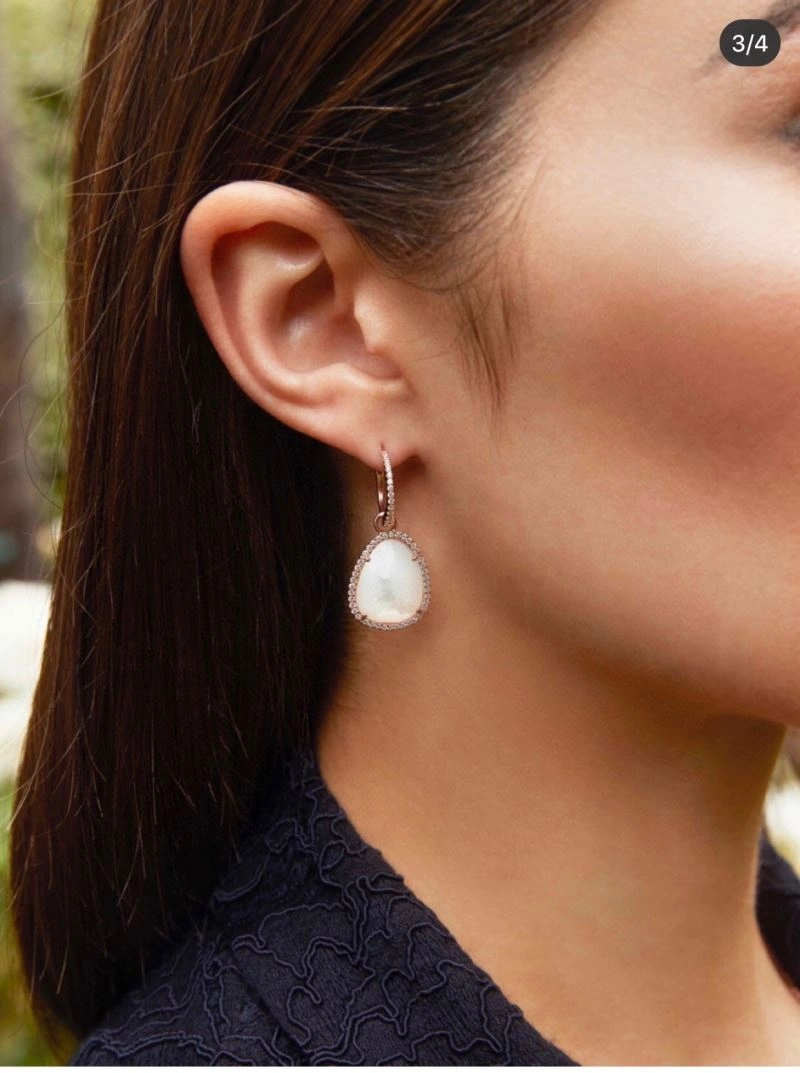 Accurate model Apm Earrings