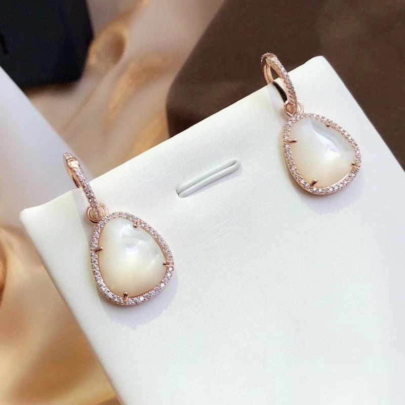 Accurate model Apm Earrings