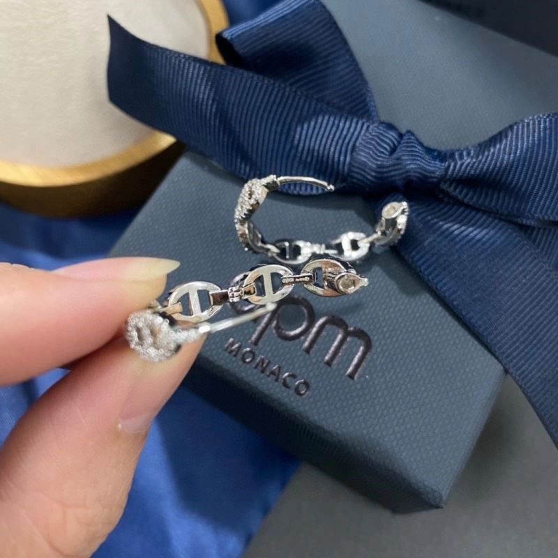 Accurate model Apm Earrings