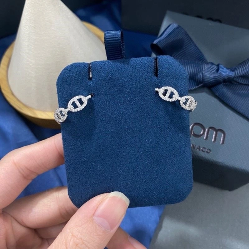 Accurate model Apm Earrings