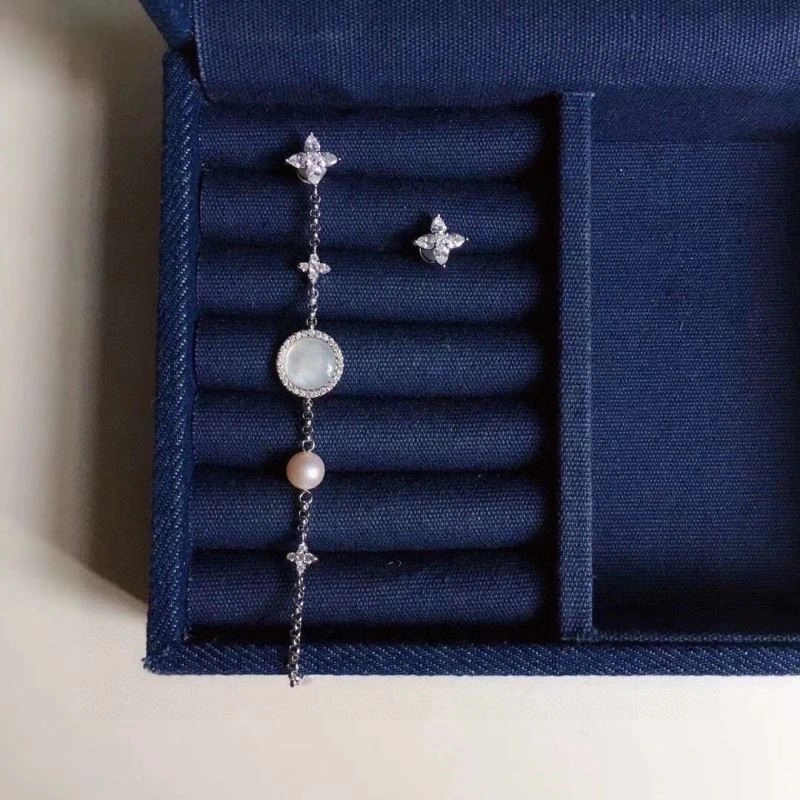 Bargain Apm Earrings