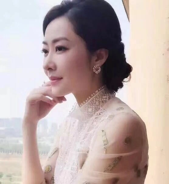 Accurate model Apm Earrings
