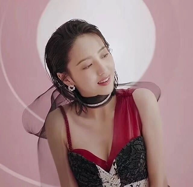 Accurate model Apm Earrings