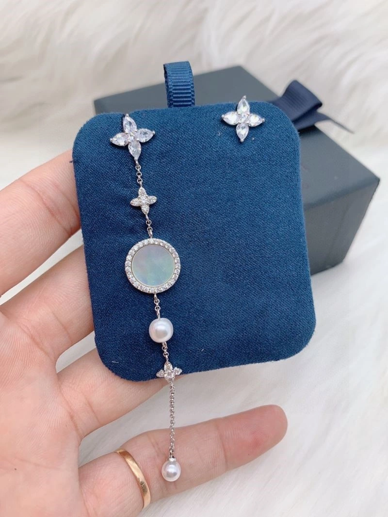 Value-priced Apm Earrings