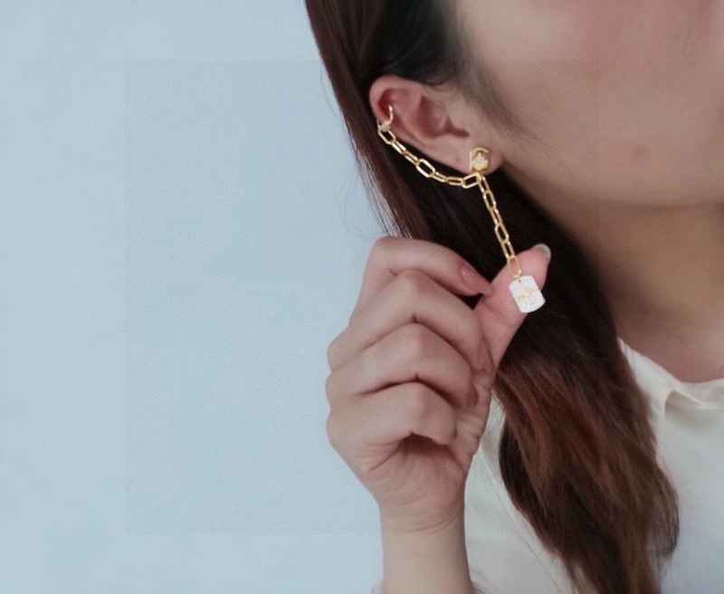 Top match Apm Earrings