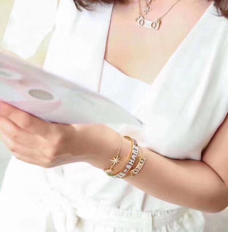 Official Apm Necklaces