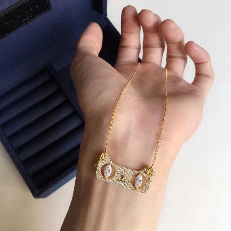 Official Apm Necklaces