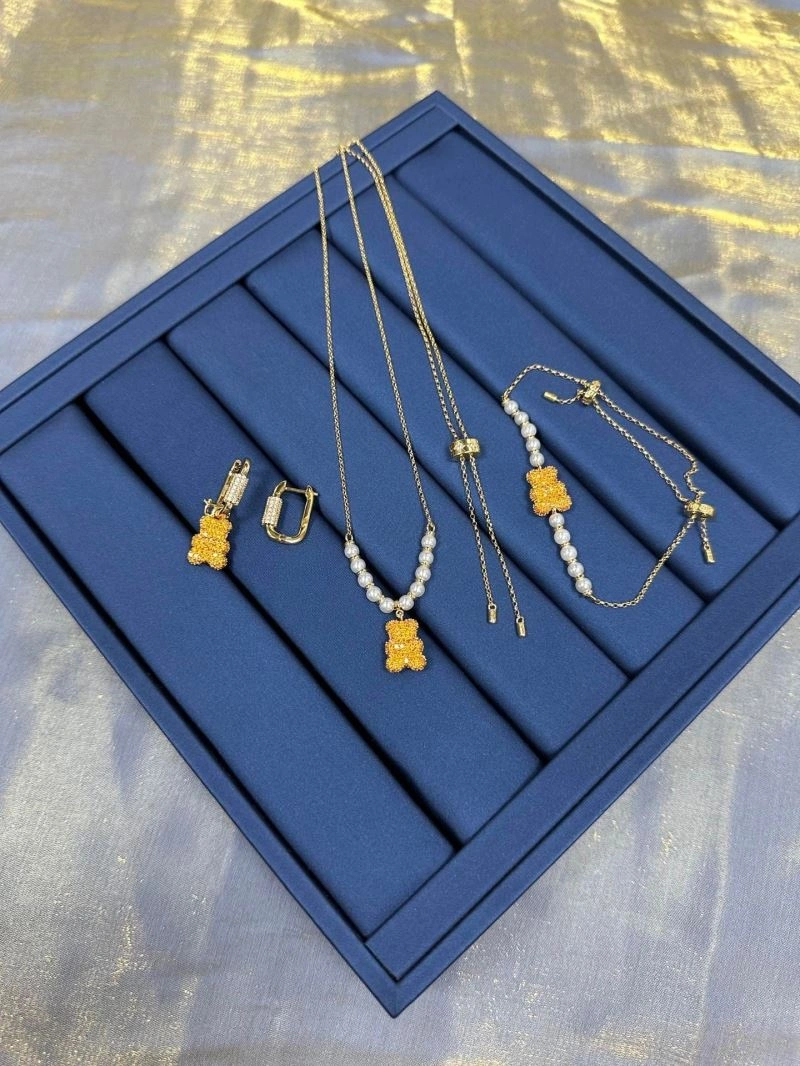 Budget-friendly Apm Necklaces