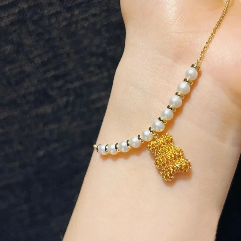 Budget-friendly Apm Necklaces