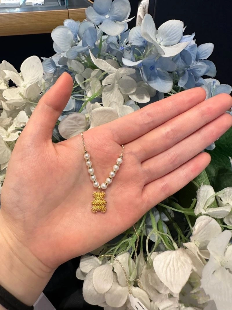 Budget-friendly Apm Necklaces