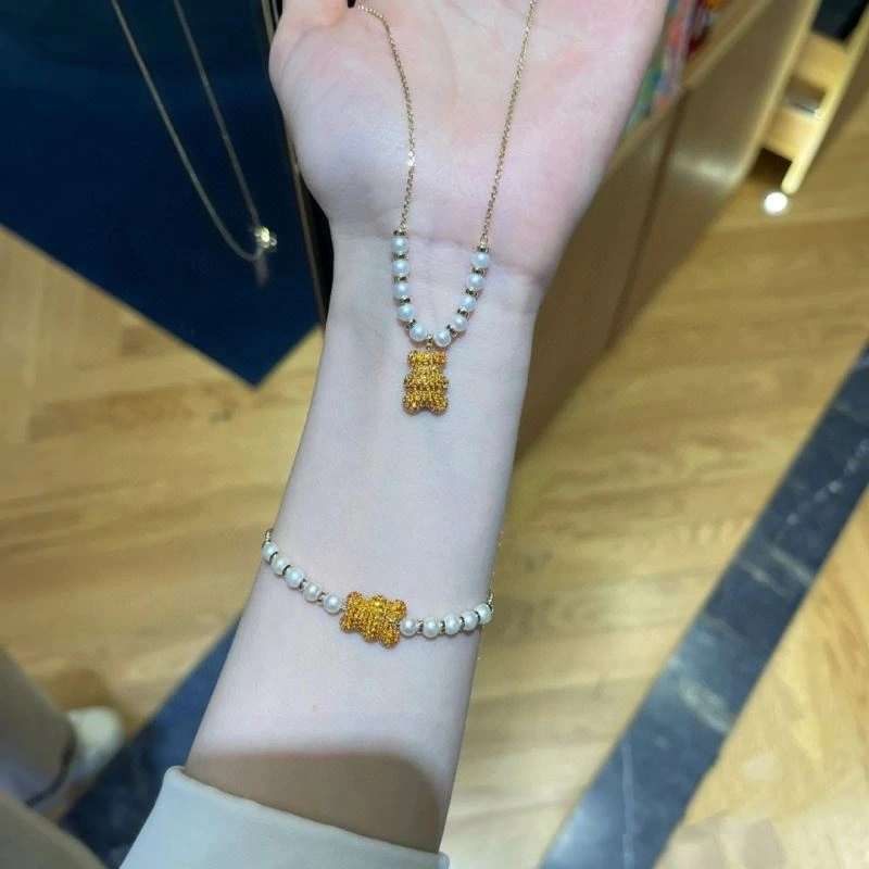 Budget-friendly Apm Necklaces