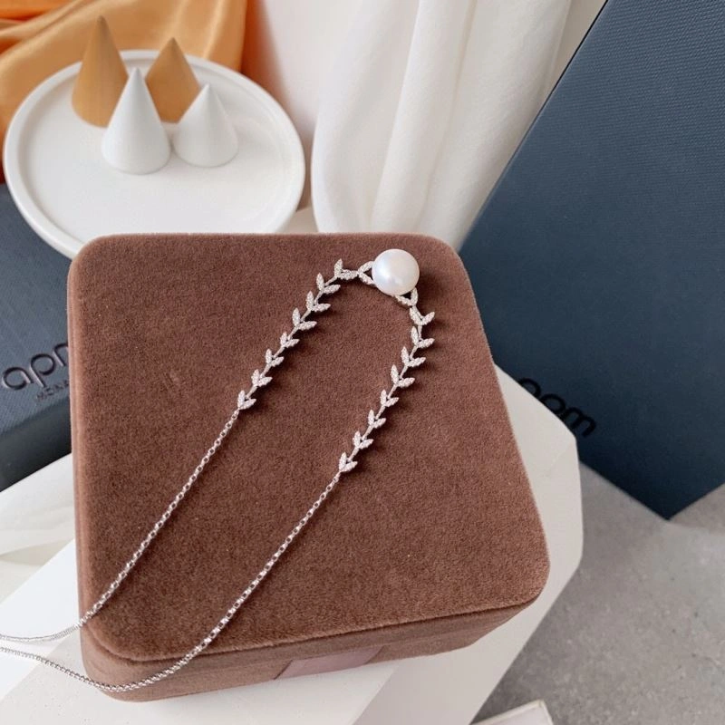 Affordable Apm Necklaces