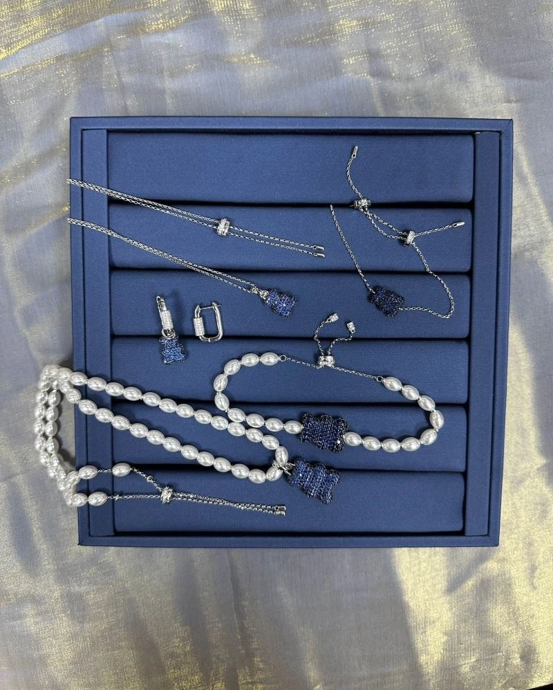 Brand-authenticated Apm Necklaces