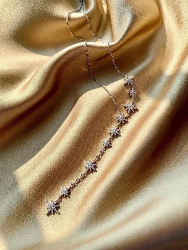 Discounted Apm Necklaces