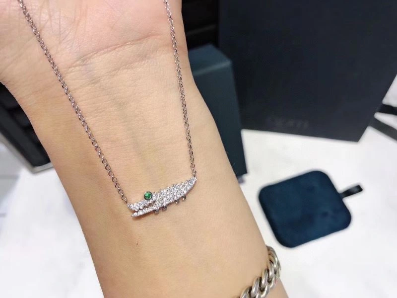 Bargain Apm Necklaces
