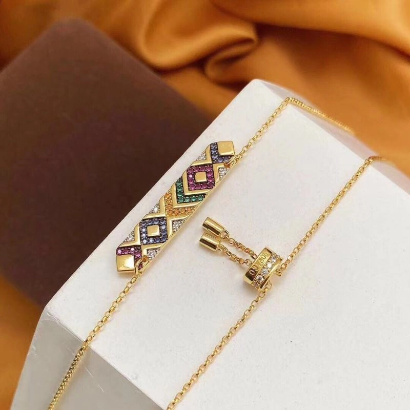 Discounted Apm Necklaces