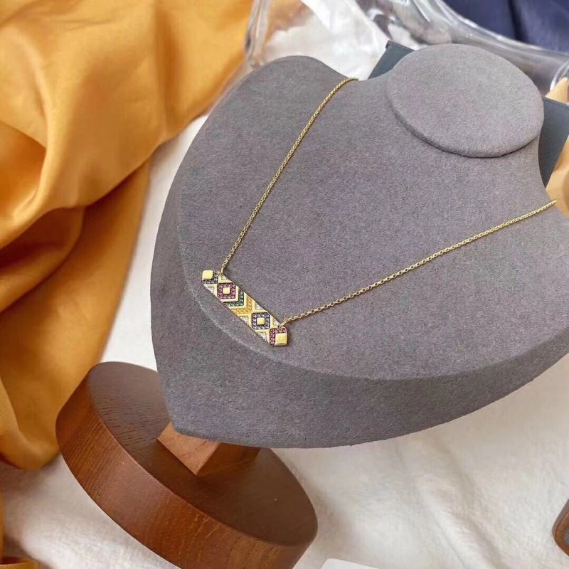 Discounted Apm Necklaces