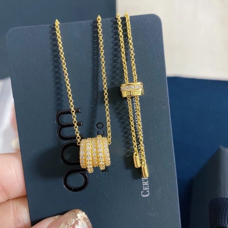 Budget-friendly Apm Necklaces