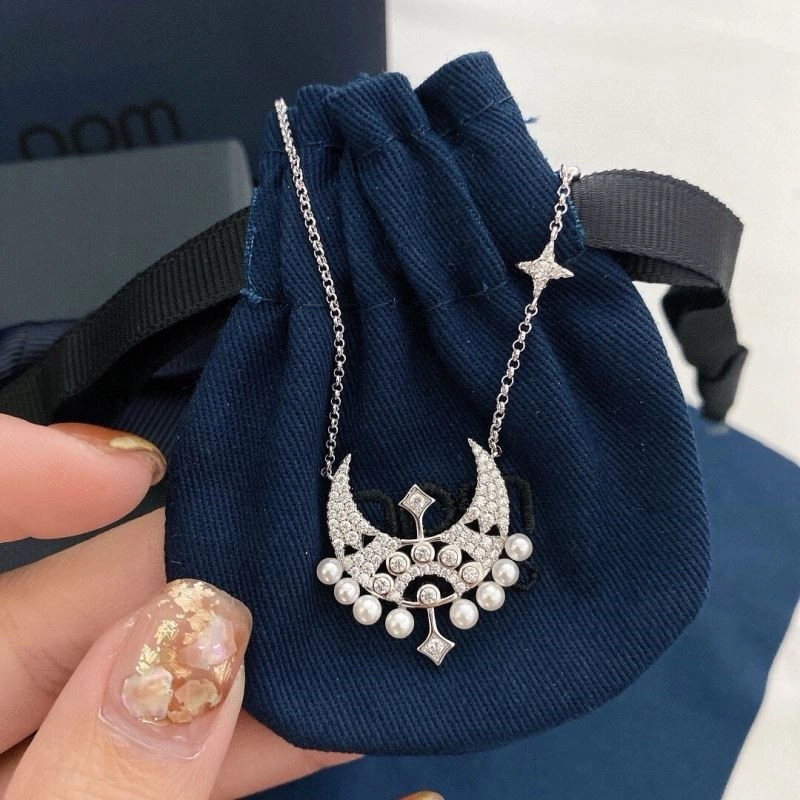 Accurate model Apm Necklaces