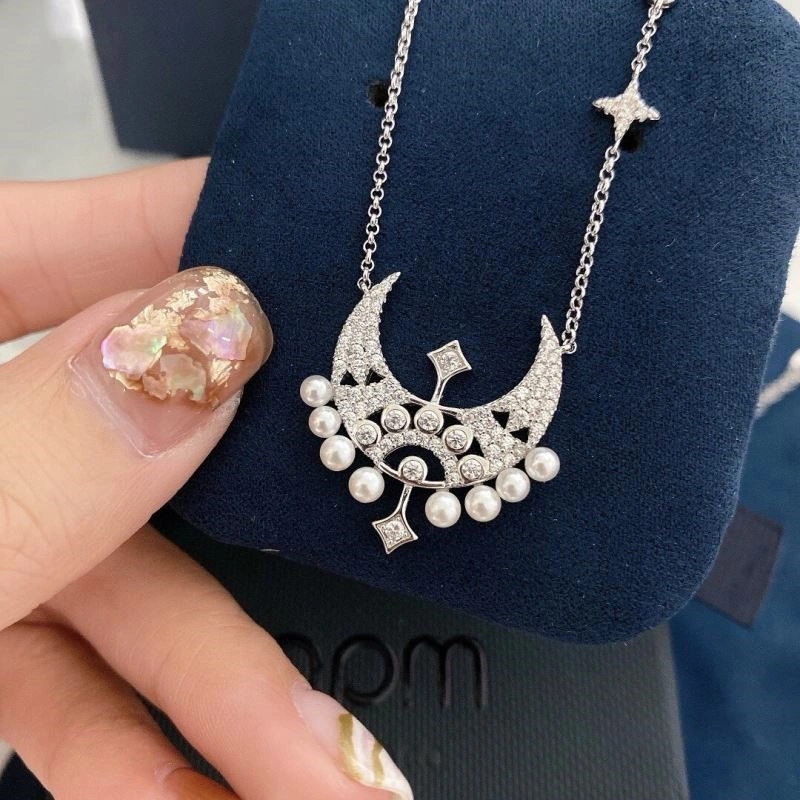 Accurate model Apm Necklaces