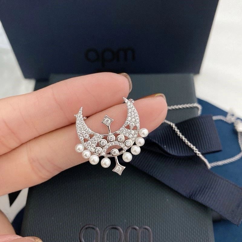 Accurate model Apm Necklaces