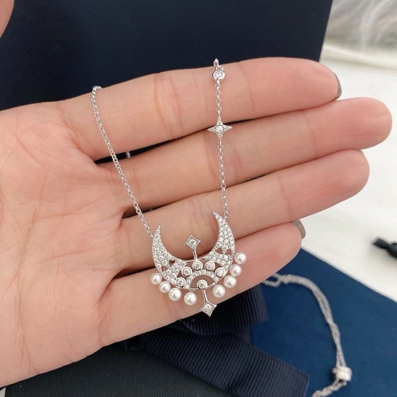 Accurate model Apm Necklaces