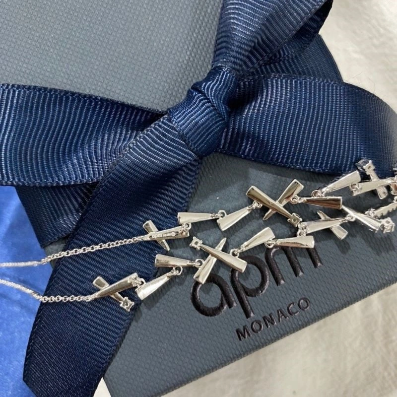 Indistinguishable Apm Necklaces