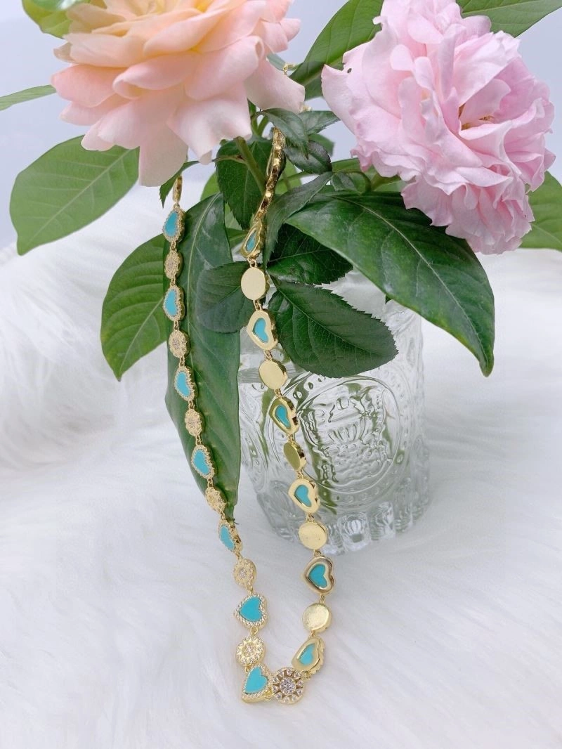 Discounted Apm Necklaces