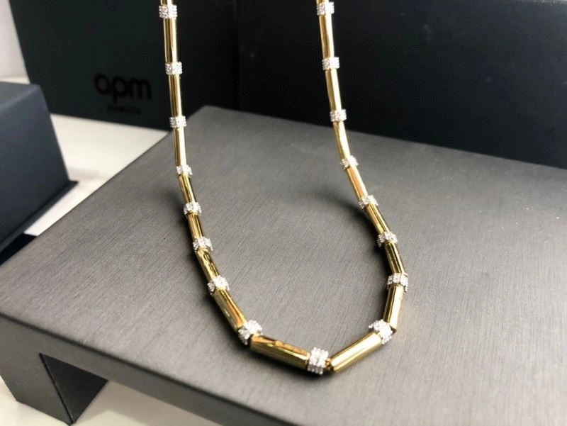 Discounted Apm Necklaces